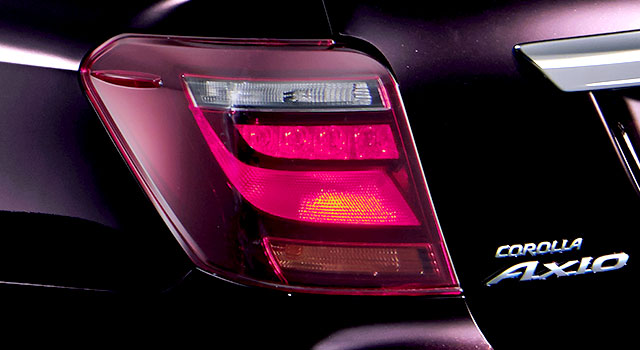 Toyota เปิดตัว Corolla Axio "WxB" และ Corolla Fielder "Red+" | เช็คราคา.คอม