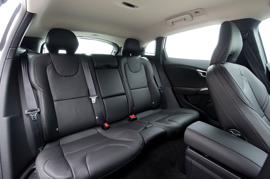 วอลโว่ Volvo V40 T5 R-Limited ปี 2015 ราคา 1,999,000 บาท | เช็คราคา.คอม