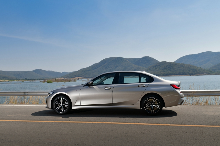 บีเอ็มดับเบิลยู BMW Series 3 330Li M Sport ปี 2021 ราคา 2,899,000 บาท | เช็คราคา.คอม