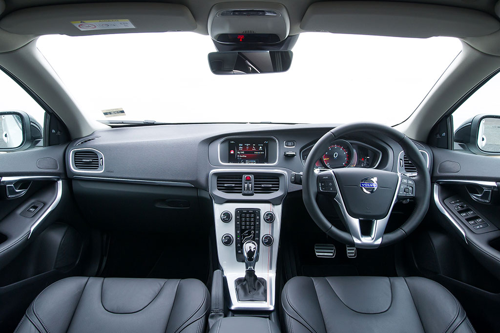 วอลโว่ Volvo V40 T5 R-Limited ปี 2015 ราคา 1,999,000 บาท | เช็คราคา.คอม