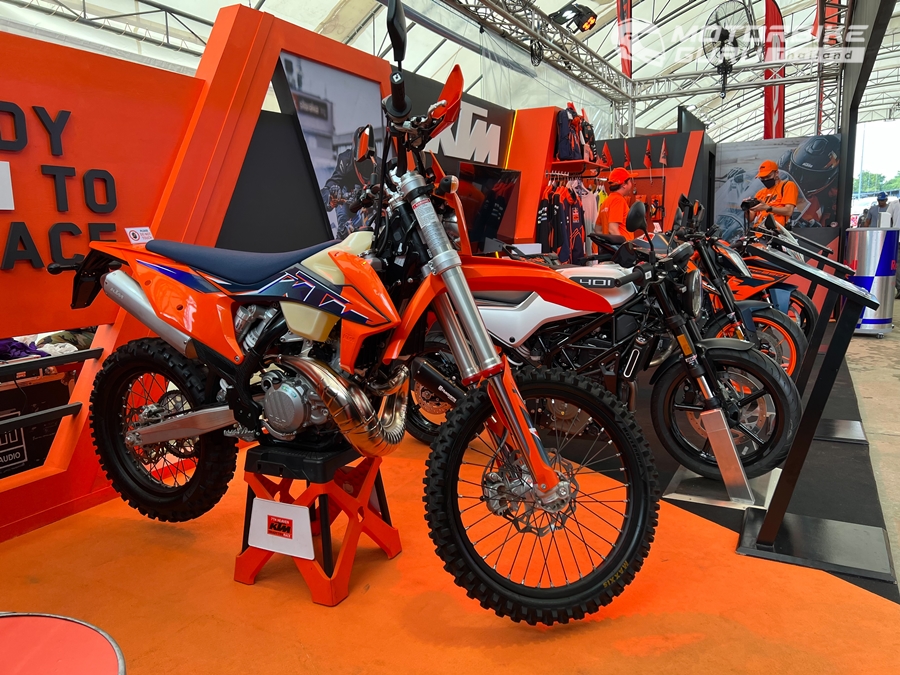 KTM ส่ง 3 โมเดลใหม่ KTM RC 390 ใหม่ / KTM Duke 890 R / KTM 300 EXC ก่อน ...