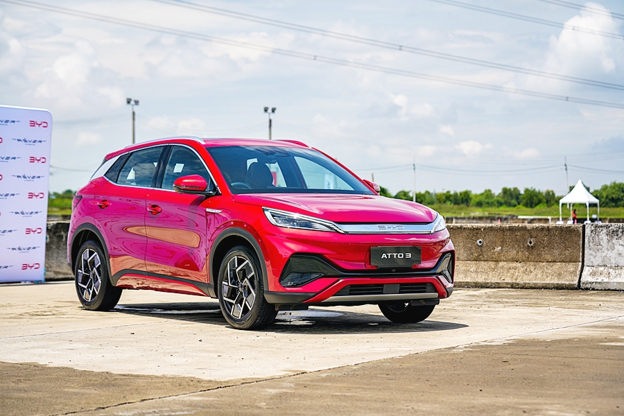 BYD ATTO 3 เพิ่มรุ่น Standard Range แบตฯ เล็กลง ราคา 1,099,900 บาท ส่วน ...