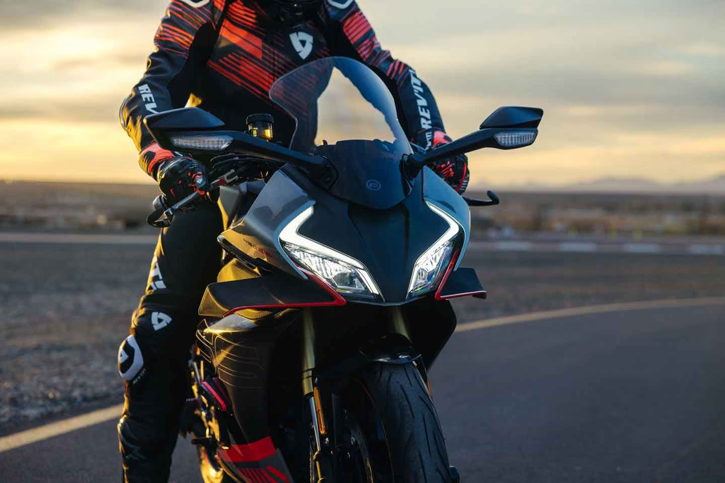ใหม่ ! CFMoto 450SS สปอร์ตไลท์เวท ราคาไม่ถึง 2 แสน | เช็คราคา.คอม