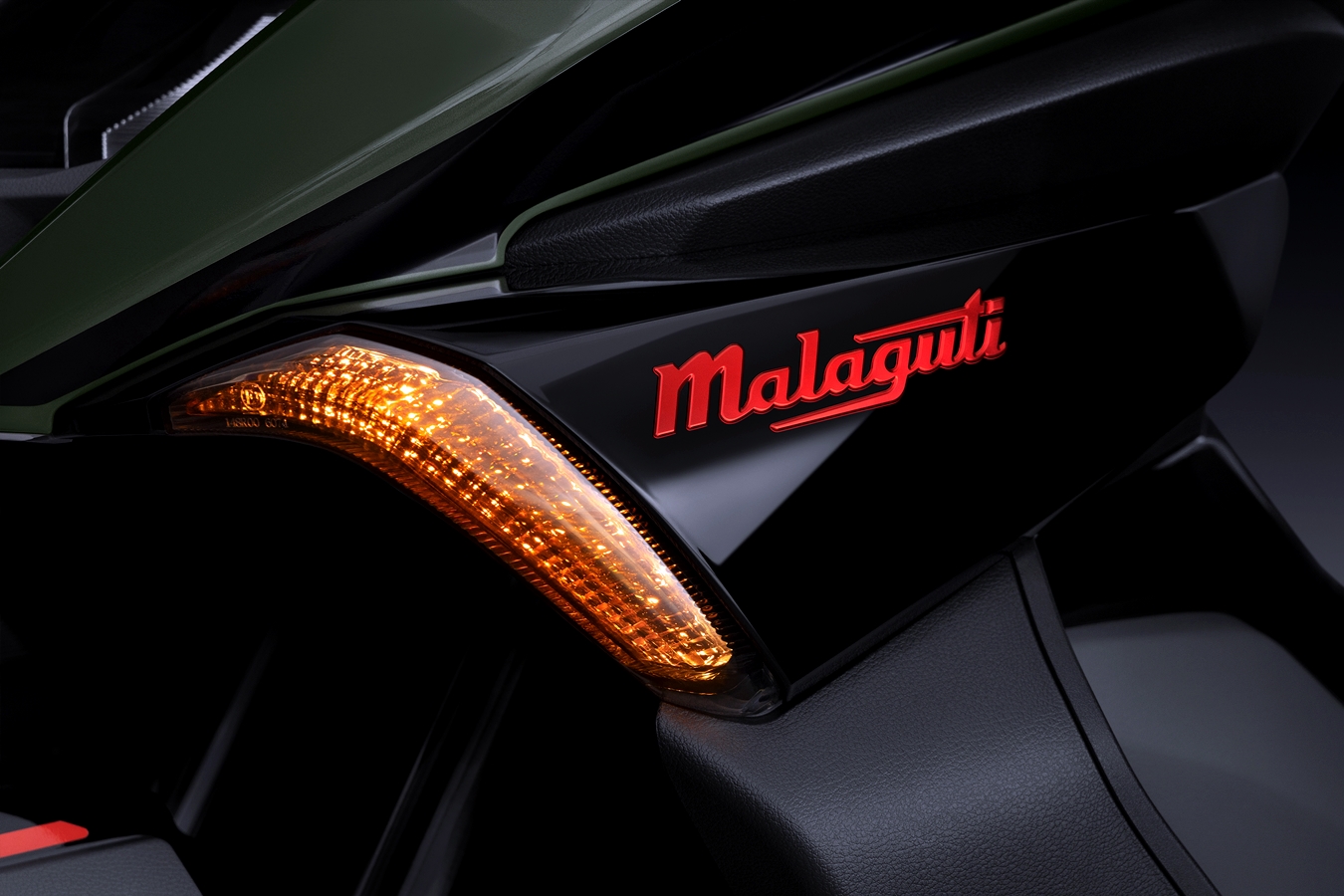 Malaguti Madison150 2023 ... สปอร์ตพรีเมียมสกู๊ตเตอร์จากอิตาลี 4 สี ...
