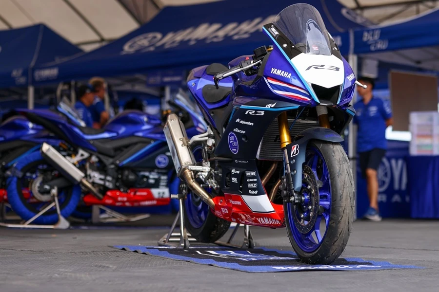 YAMAHA R3 bLU cRU Thailand Cup สนาม 3 ระเบิดความมันส์ ในสนามช้างฯ ...