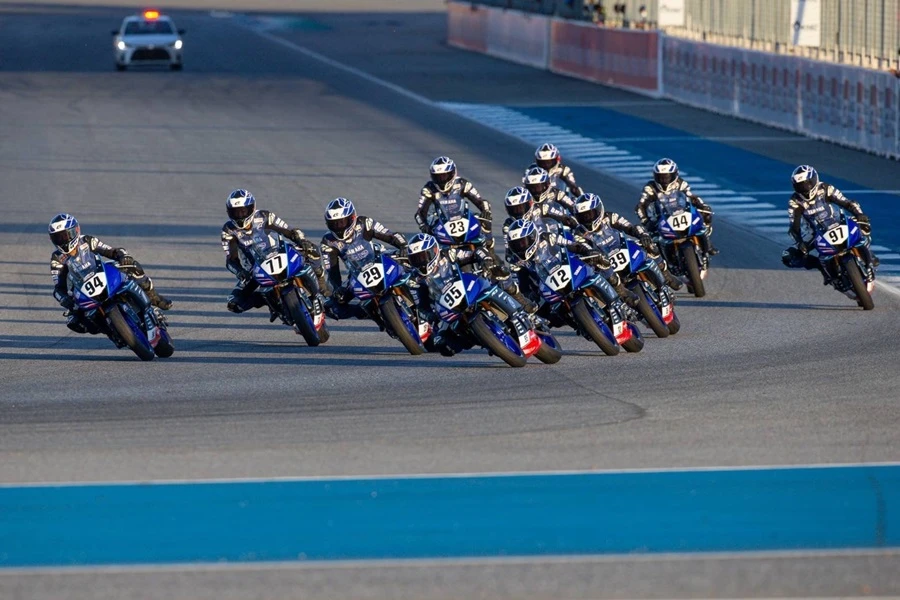 พงศ์สถิต แสนหลวง คว้าดับเบิลโพเดียม ปิดจ็อบรับแชมป์ YAMAHA R3 bLU cLU ...