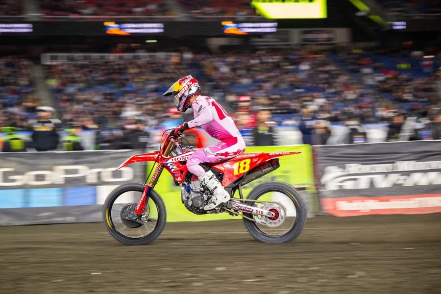 Honda รั้งจ่าฝูงคะแนนสะสมหลัง เจ็ตต์ ลอว์เรนซ์ บิด CRF450R ใน AMA ...