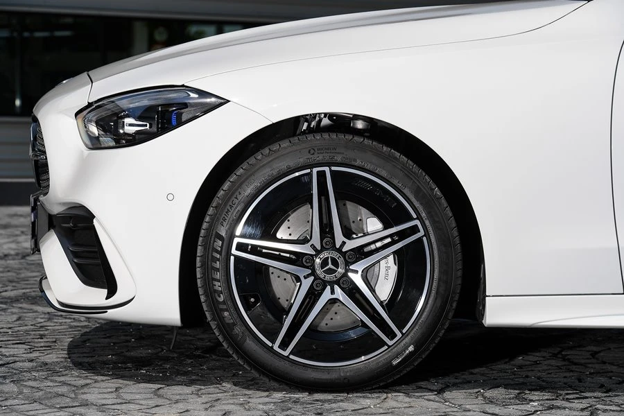 Mercedes-Benz ส่ง C-Class รุ่นพิเศษ Night Edition รถยนต์ปลั๊กอินไฮบริด ...