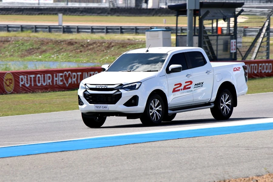 Test on track : อีซูซุ 2.2 Ddi Maxforce | เช็คราคา.คอม