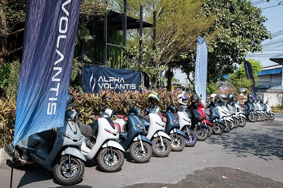 มอนิ่ง จิบกาแฟ รับแสงเช้ากับ Alpha Volantis ใน Alpha V. Shining Ride ...