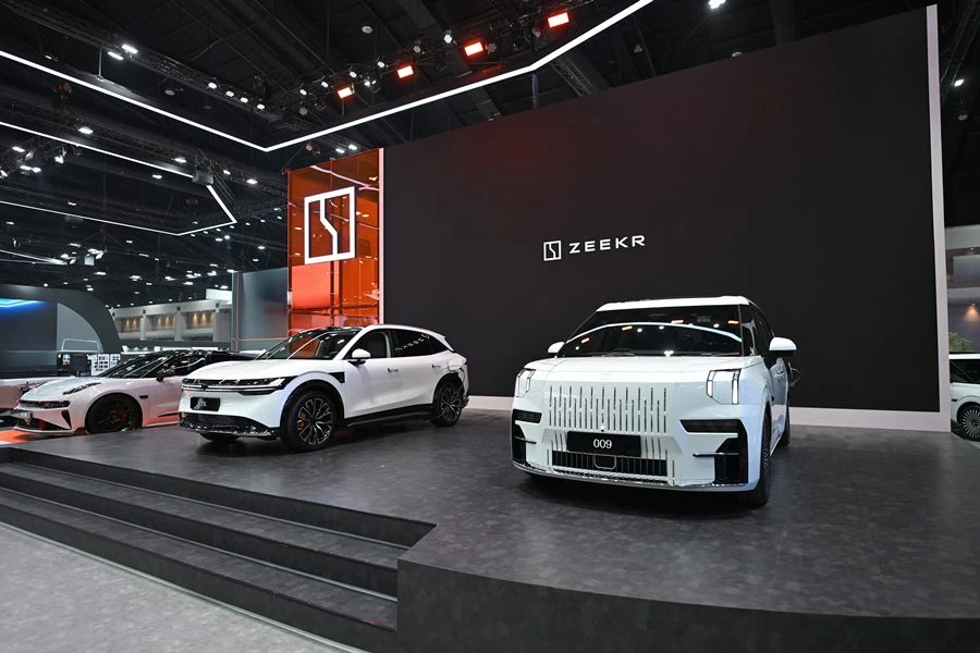 ZEEKR เปิดรับจองสิทธิ์ ZEEKR 7X และ ZEEKR 009 รุ่นมอเตอร์เดี่ยว 7 ที่ ...