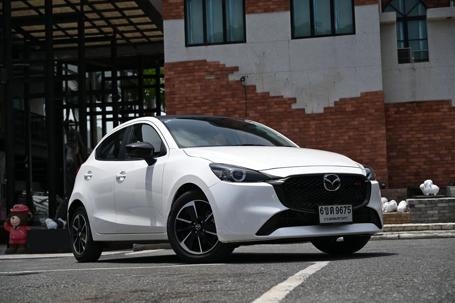 Mazda2 Essential XDL Signature Sports ปรับราคาและออปชั่นให้ถูกลงเหลือ ...