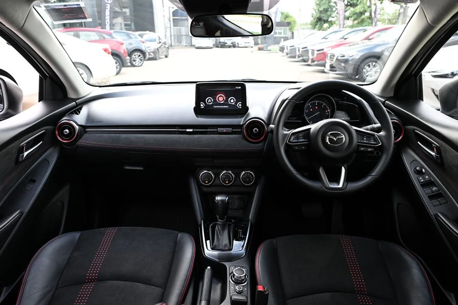 Mazda2 Essential XDL Signature Sports ปรับราคาและออปชั่นให้ถูกลงเหลือ ...