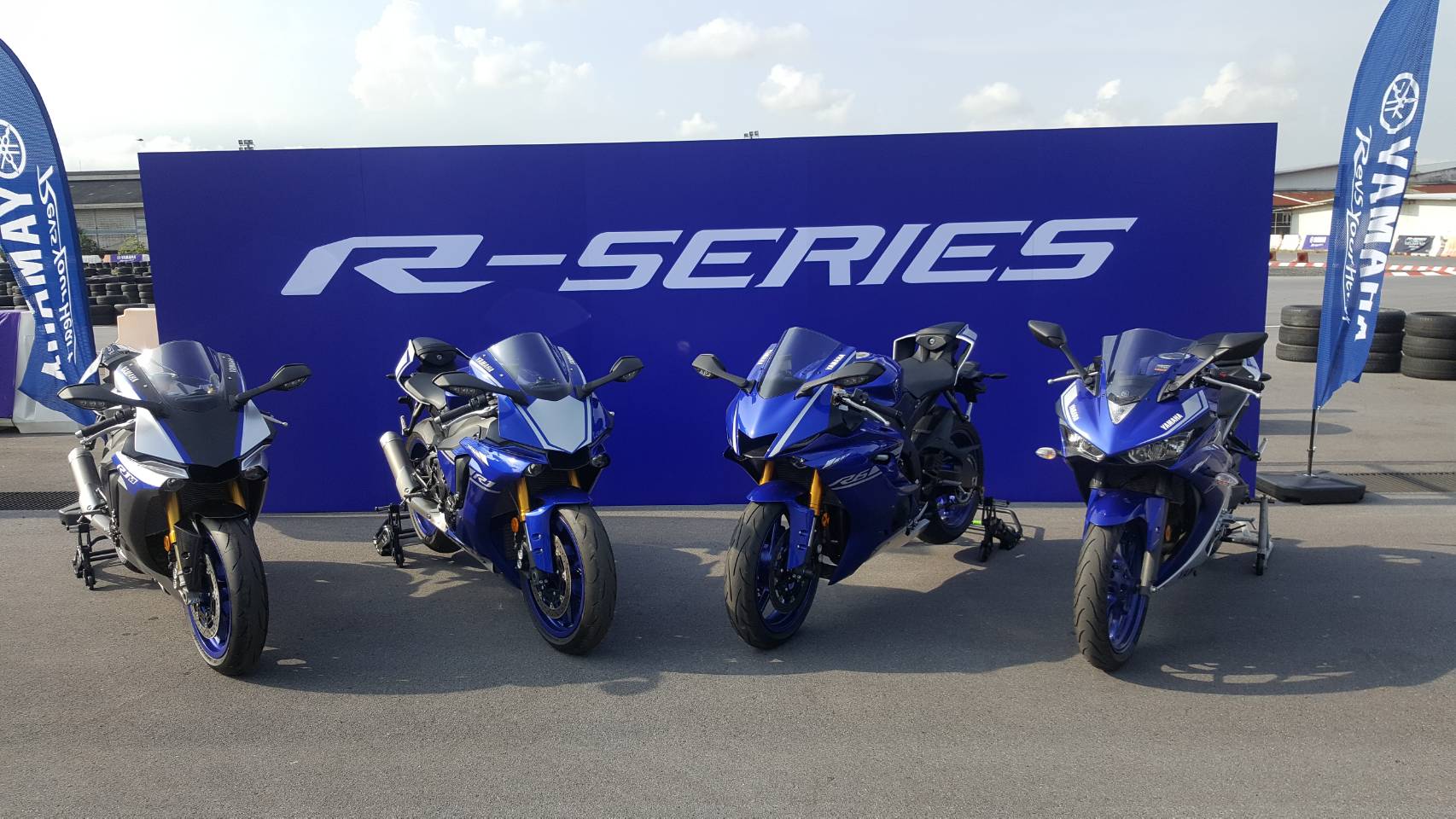 ทดสอบ Yamaha YZF-R15 ใหม่ ระบบ VVA วาล์วแปรฝันบิดมันติดมือ | เช็คราคา.คอม